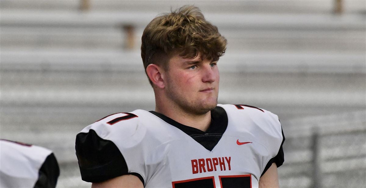 Top247 offensive tackle Logan Powell sets unofficial visits