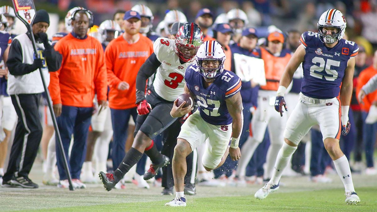 Another second-half surge leads to Auburn's Senior Day victory