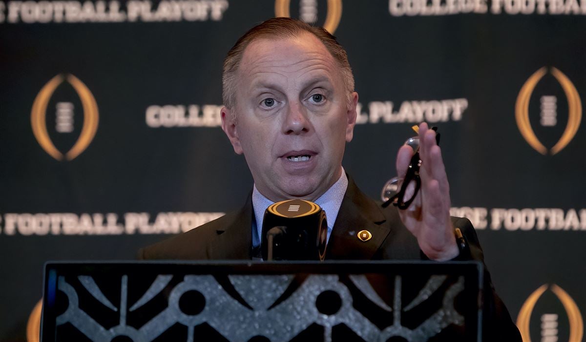 Oregon AD Rob Mullens reacts to revised Pac-12 schedule