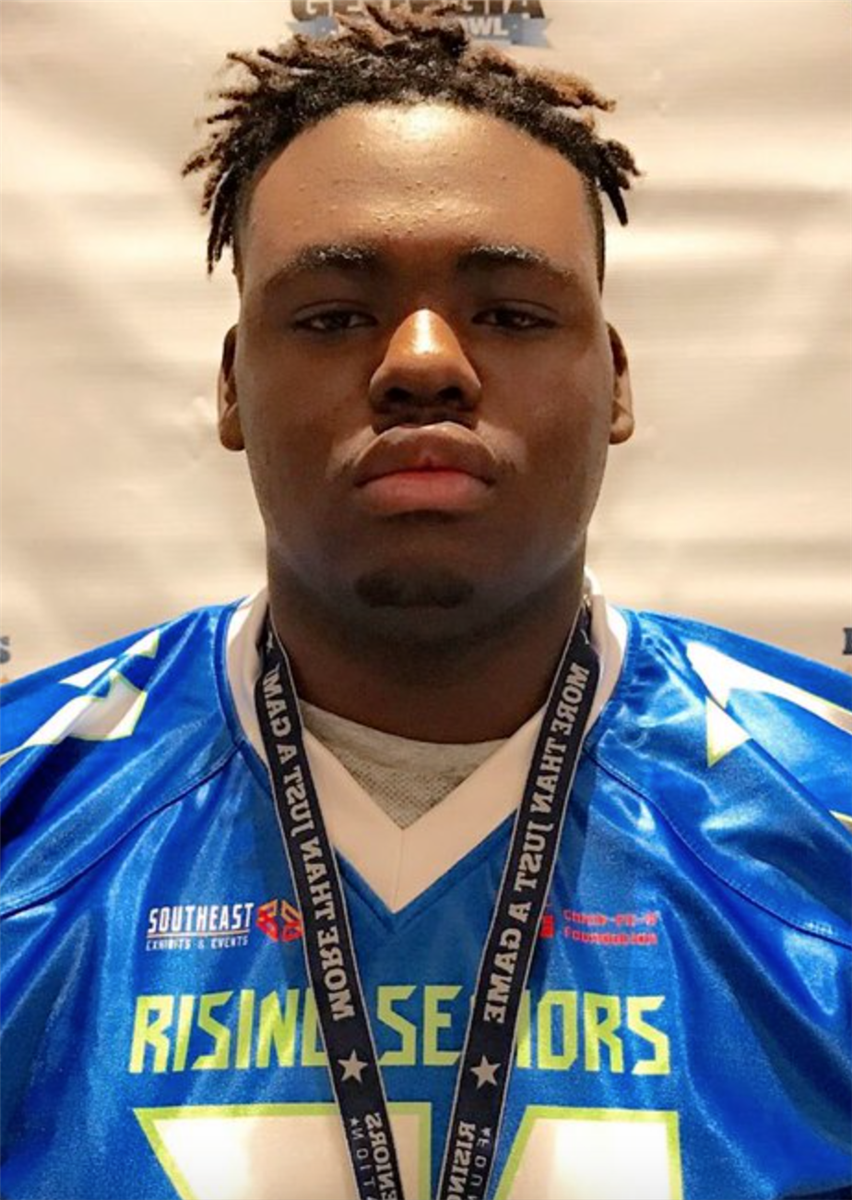 Three-star offensive lineman pledges to Carolina