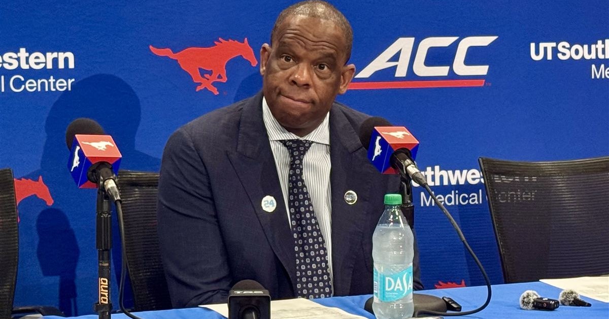 When the Scoreboard Faded: Hubert Davis’ Defiant Stand for Caleb Wilson ...