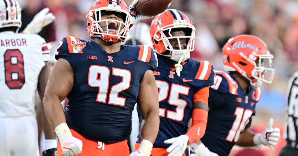 Illini football finishes season ranked in AP Top 25 for first time ...