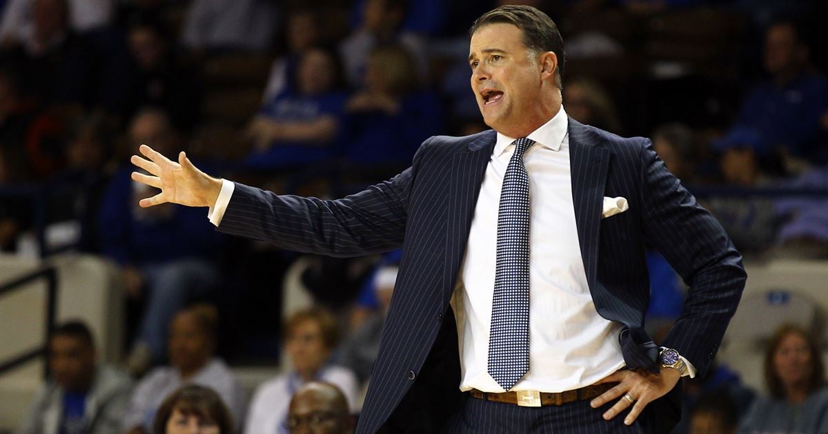 UK women's basketball coach Matthew Mitchell retires