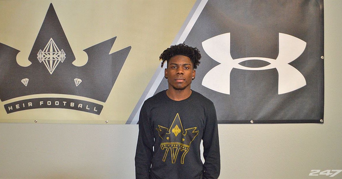 3-star ATH Khalil Lewis open to either side of the ball