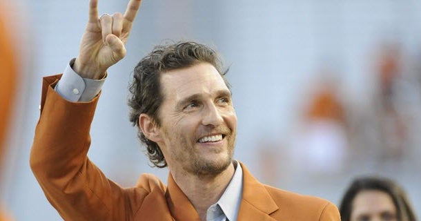 Look: Matthew McConaughey joins Texas Longhorns huddle