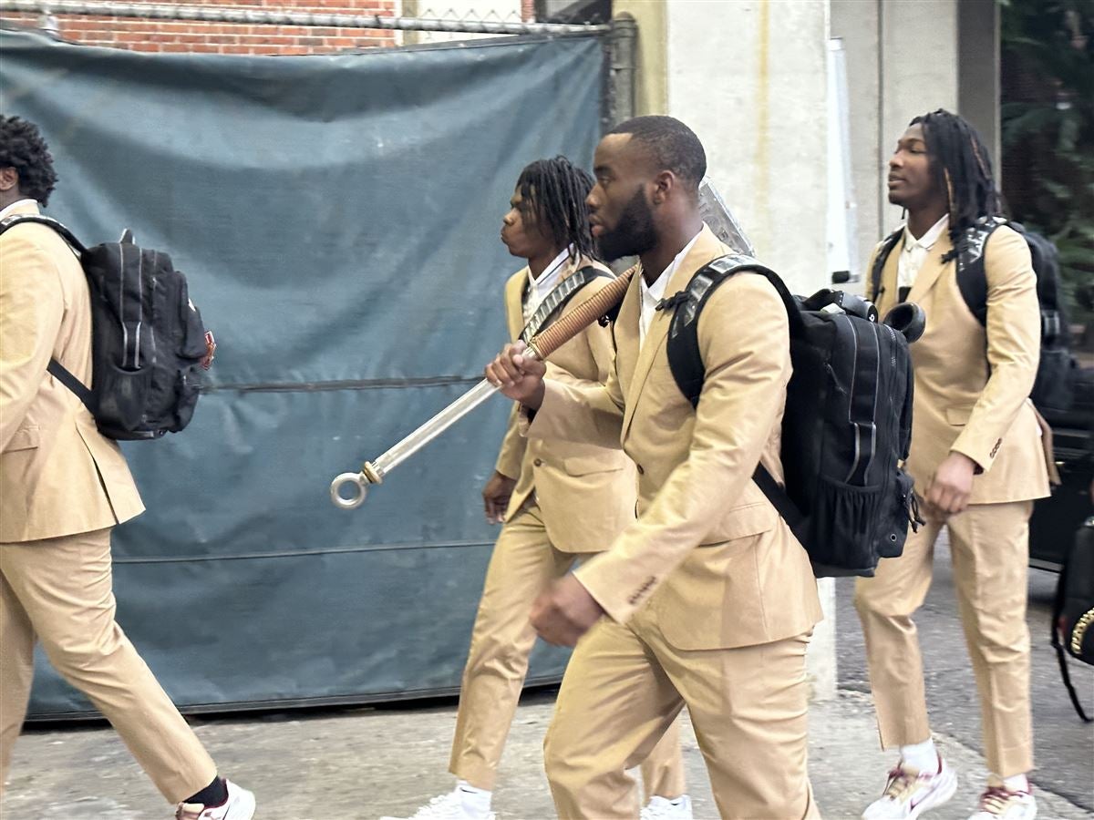 WATCH: FSU arrives at The Swamp for UF rivalry game