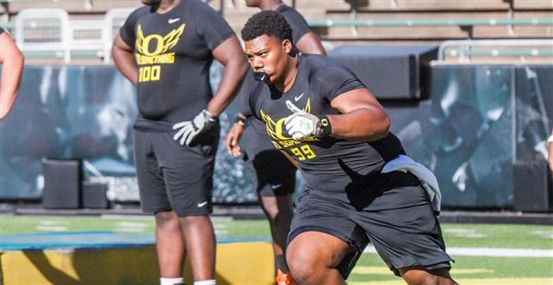 Twitter reacts to Steven Jones commitment