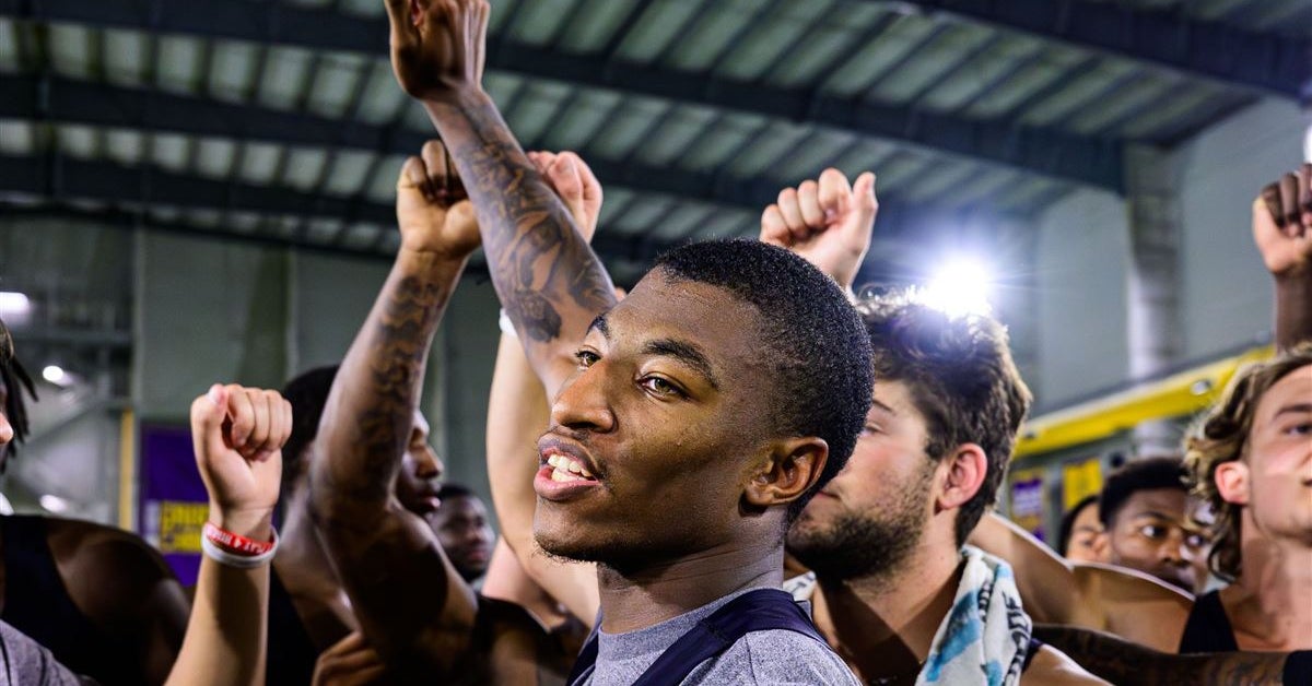 Brian Kelly sets the record straight on WR Chris Hilton