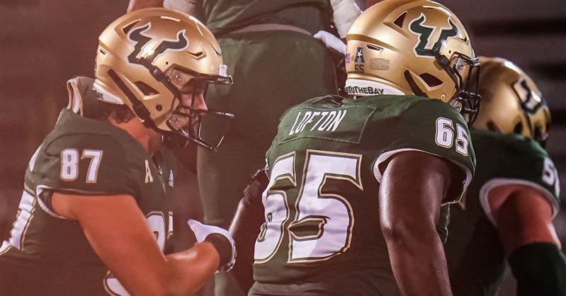 UConn PFF Grades and Snap Counts