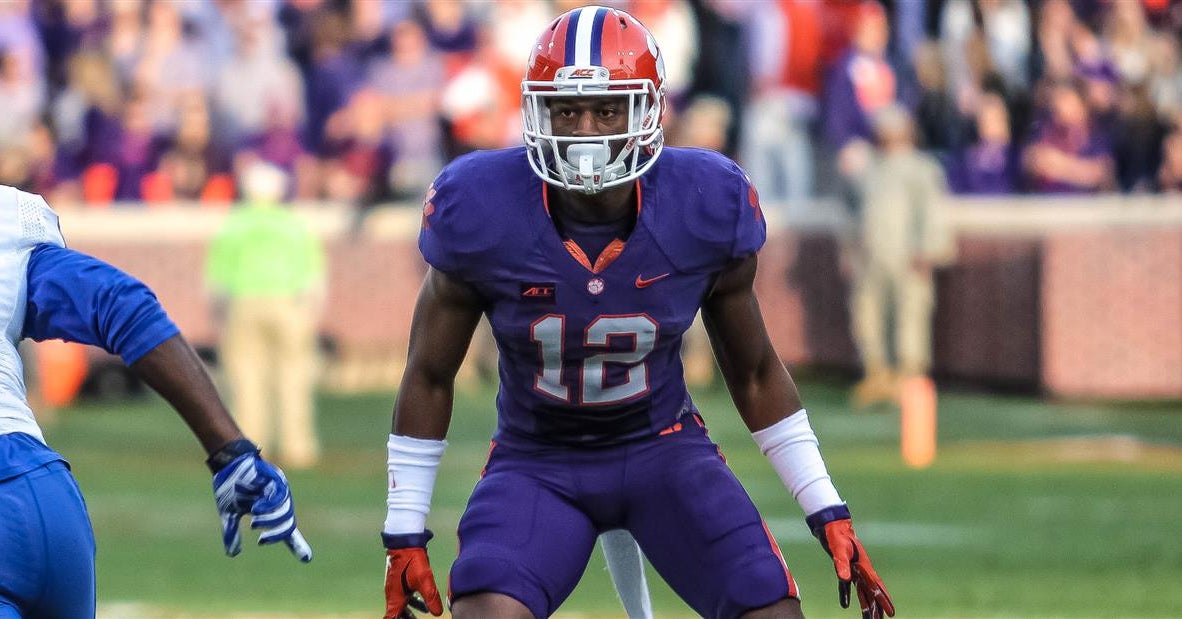 Pirates land grad transfer Korrin Wiggins