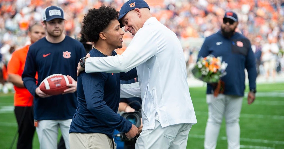 Former Auburn running back Brian Battie honored at senior day