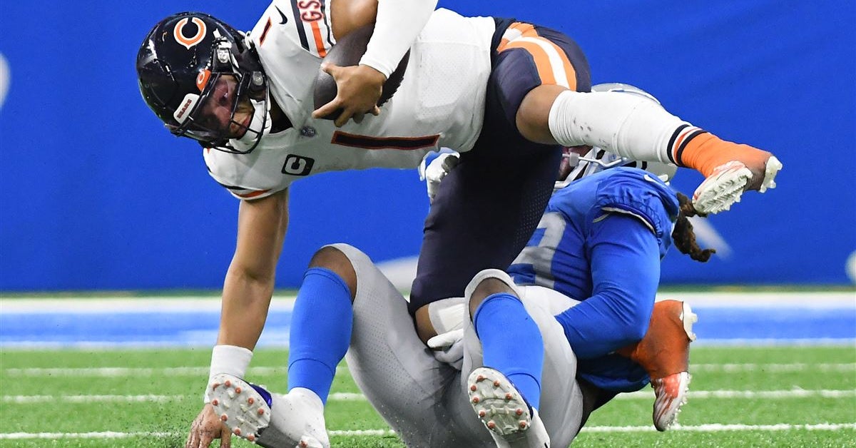 How the Bears are keeping Justin Fields long-term development in mind