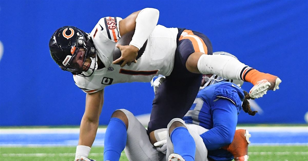 How the Bears are keeping Justin Fields long-term development in mind
