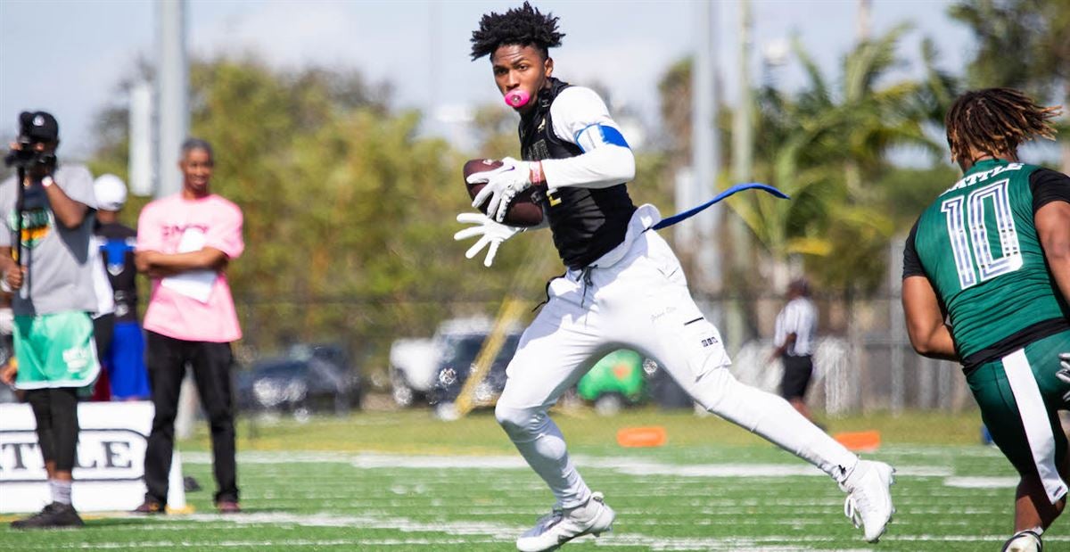 Dakorien Moore becomes the highest-rated prospect to ever commit to ...
