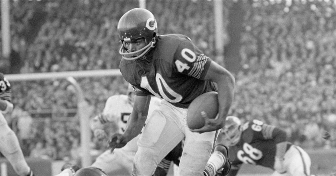 Hall of Fame RB Gale Sayers dies at 77