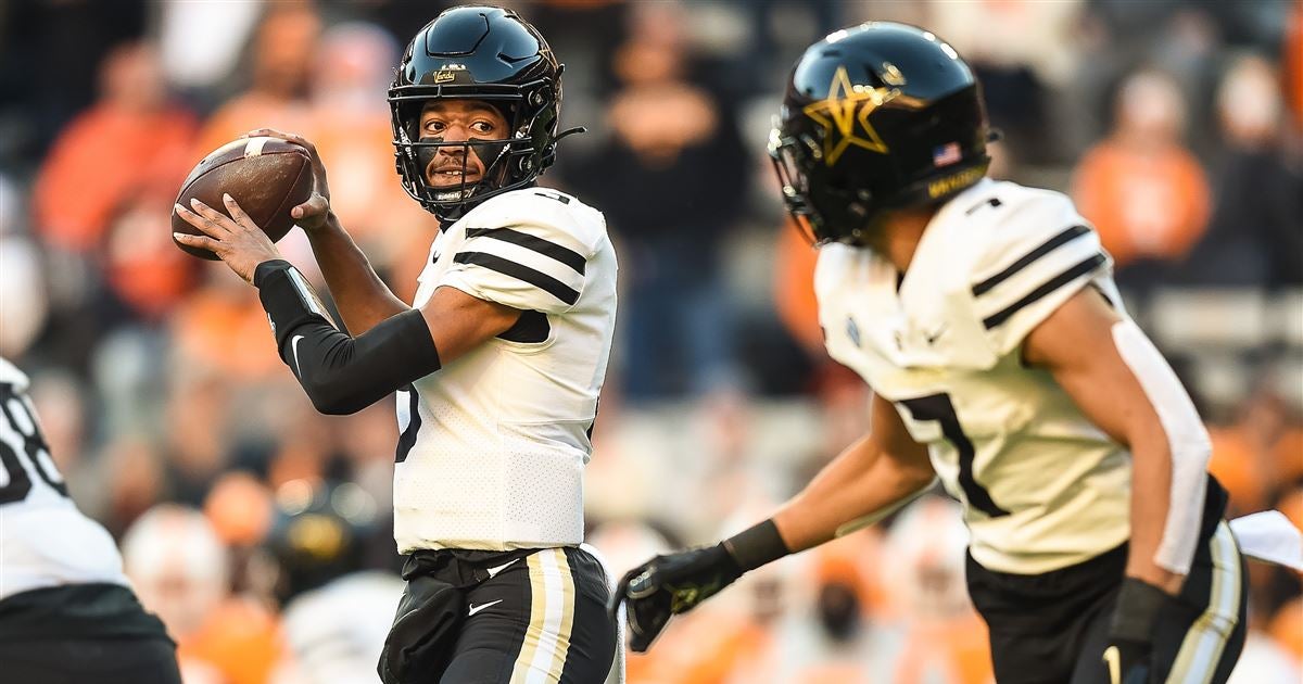 Vanderbilt football fall camp: Mike Wright showing improvement as ...