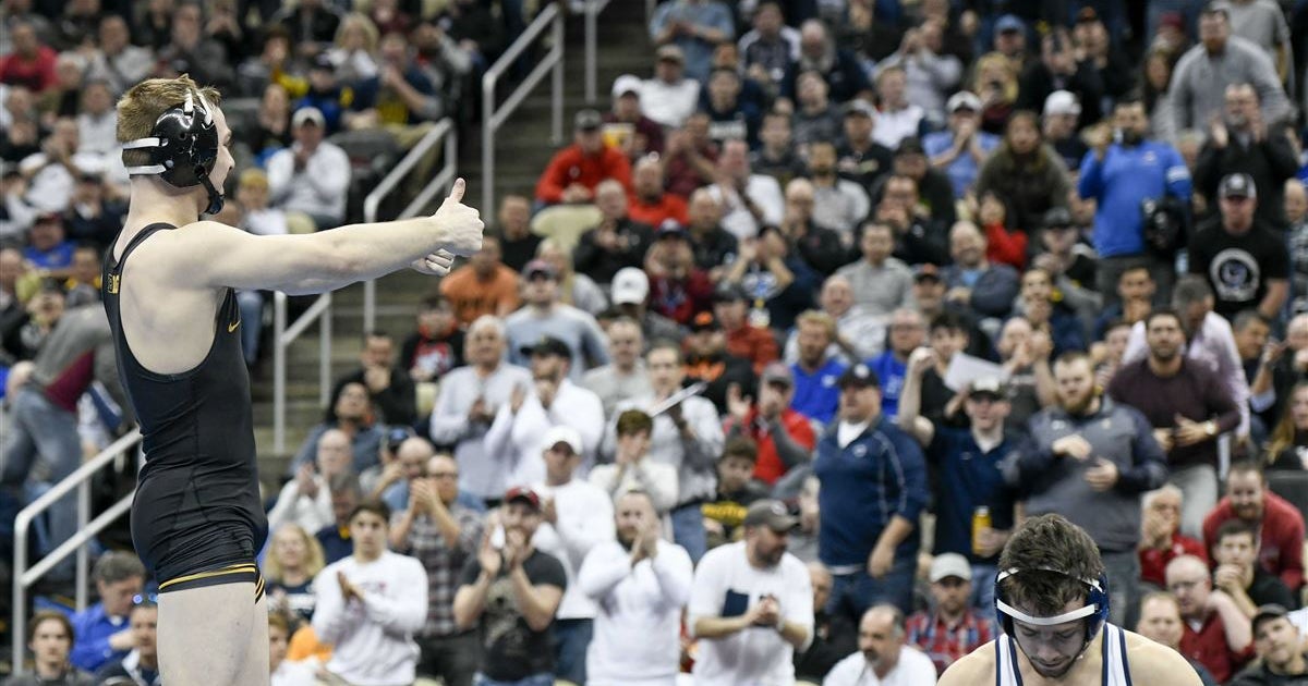 Spencer Lee wins Dan Hodge Trophy