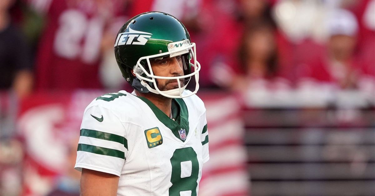 WATCH: Aaron Rodgers seems uninterested in what this Jets coach had to ...