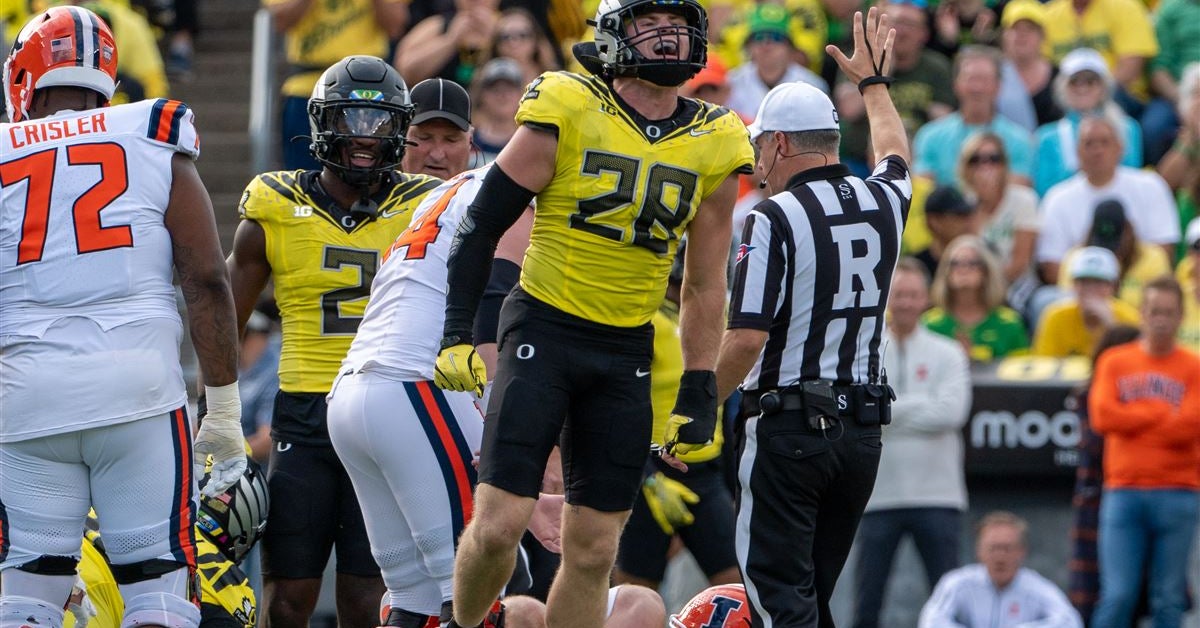 Oregon LB Bryce Boettcher named Burlsworth Trophy winner