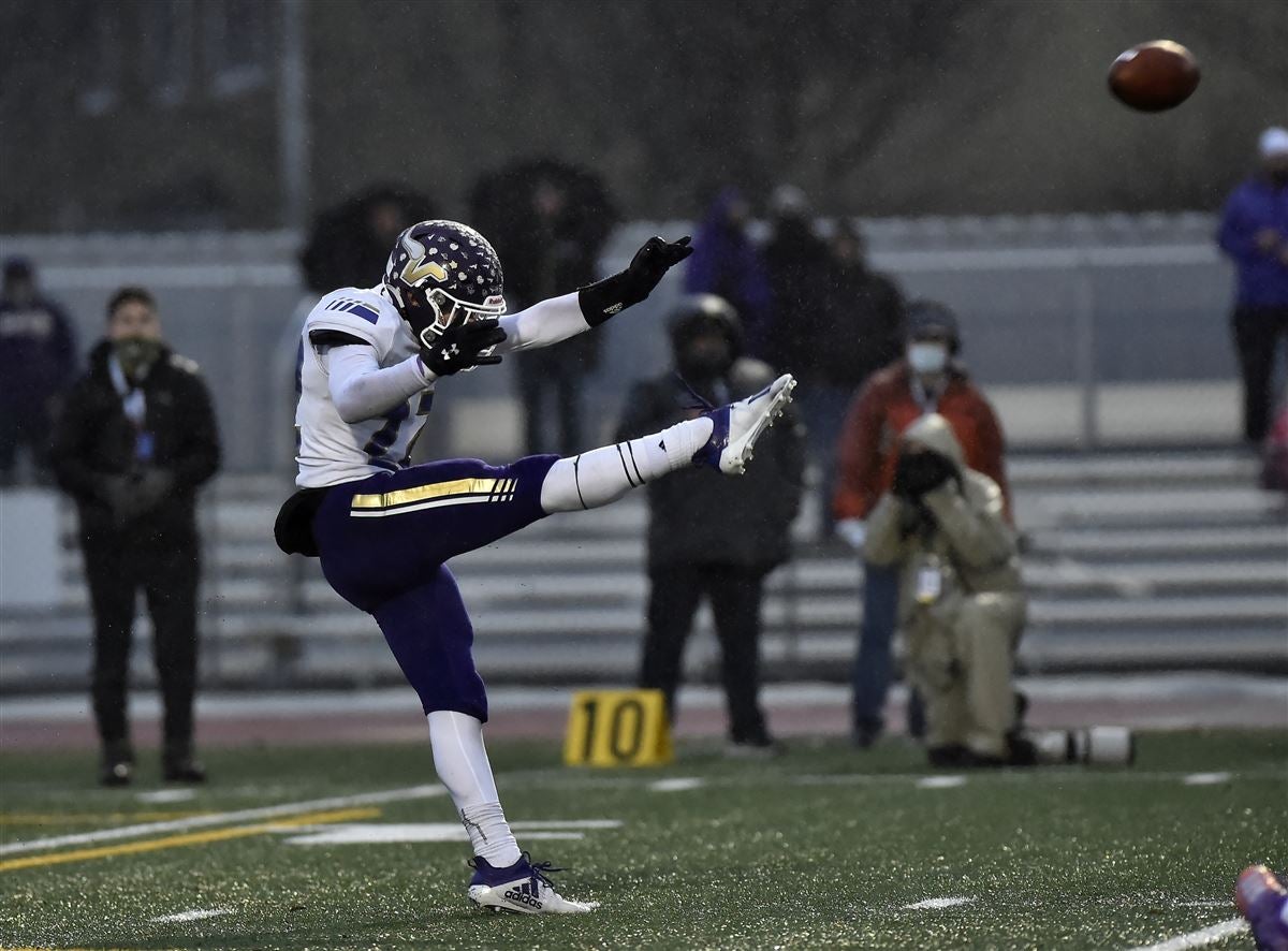 PHOTO GALLERY: #1 Graham-Kapowsin Runs Through #3 Lake Stevens To Win 4A State Championship
