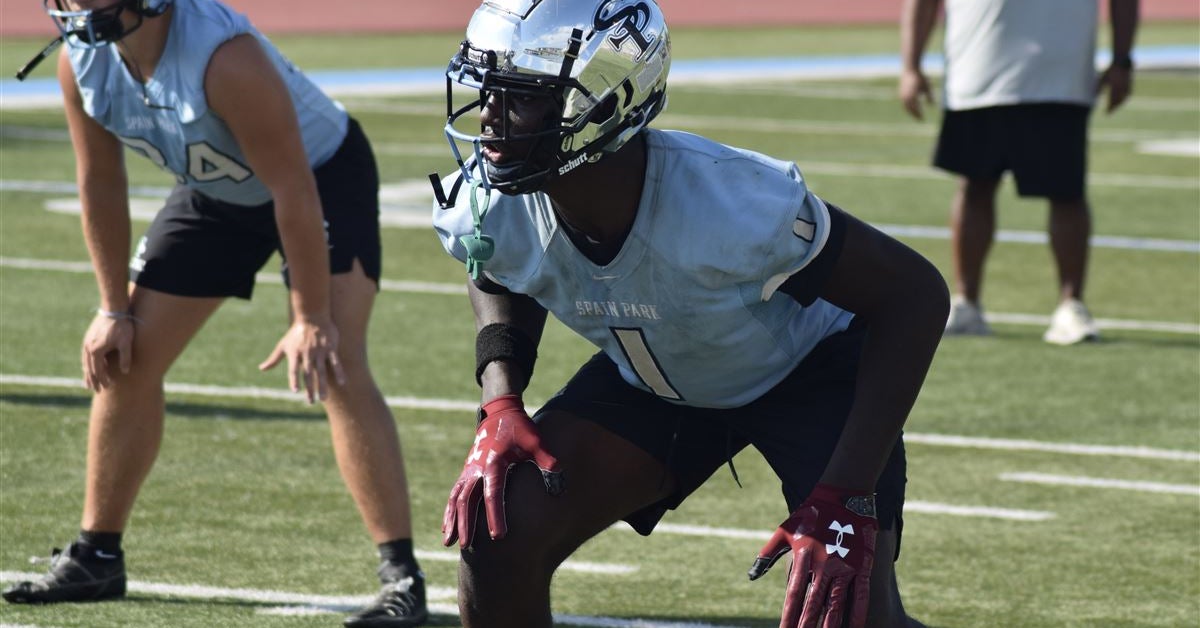 Elite edge rusher returns to Tennessee, likes 'fight' from Vols' defense