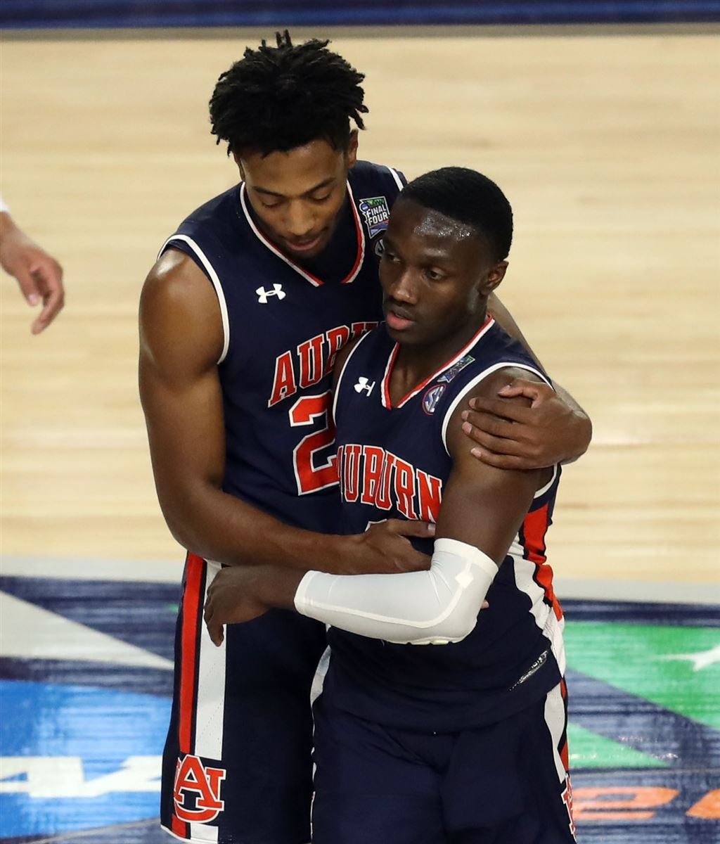 Scenes from Minneapolis: Auburn vs. Virginia