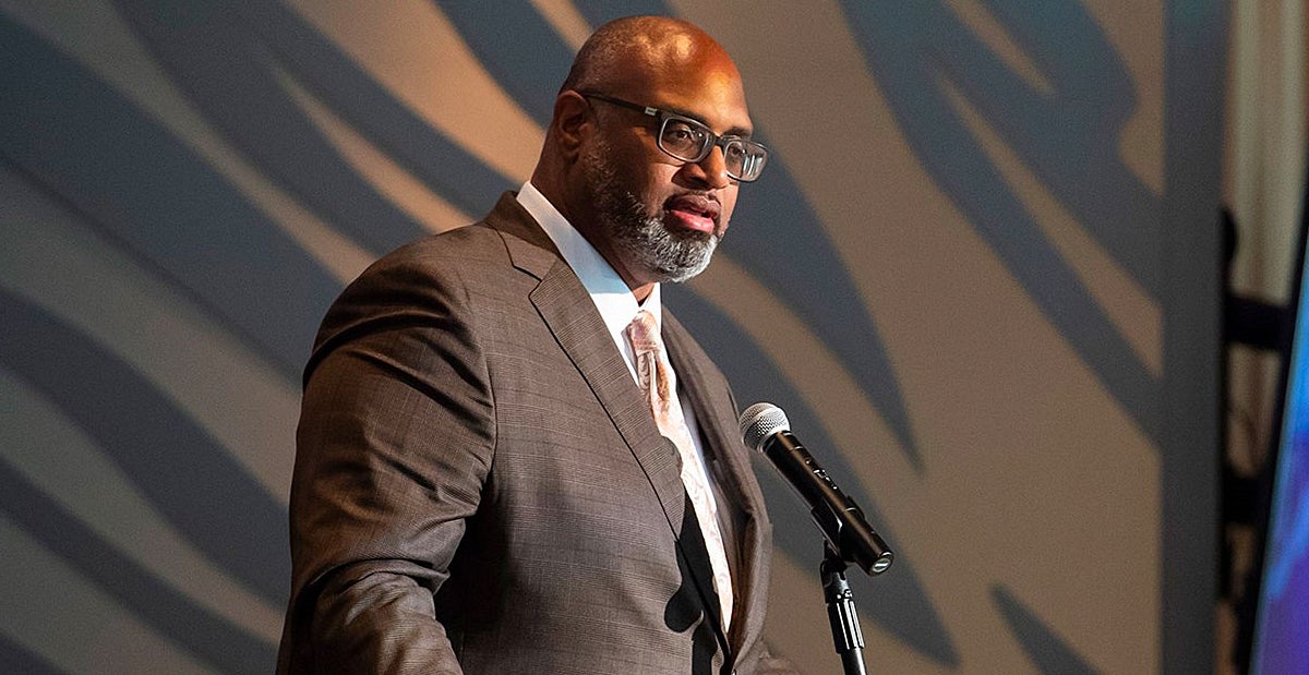 Michigan announces former UVA lineman Kenneth Miles' passing