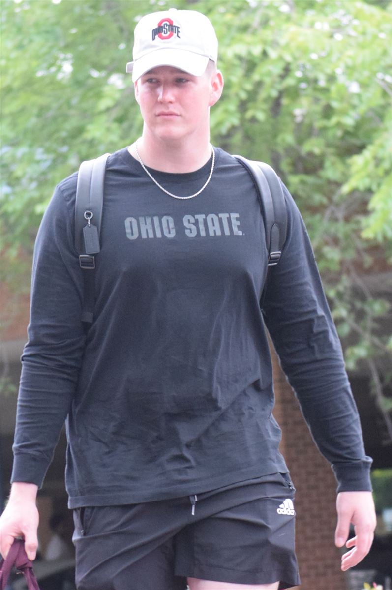 Sights and Sounds: Ohio State players file into team hotel to start ...