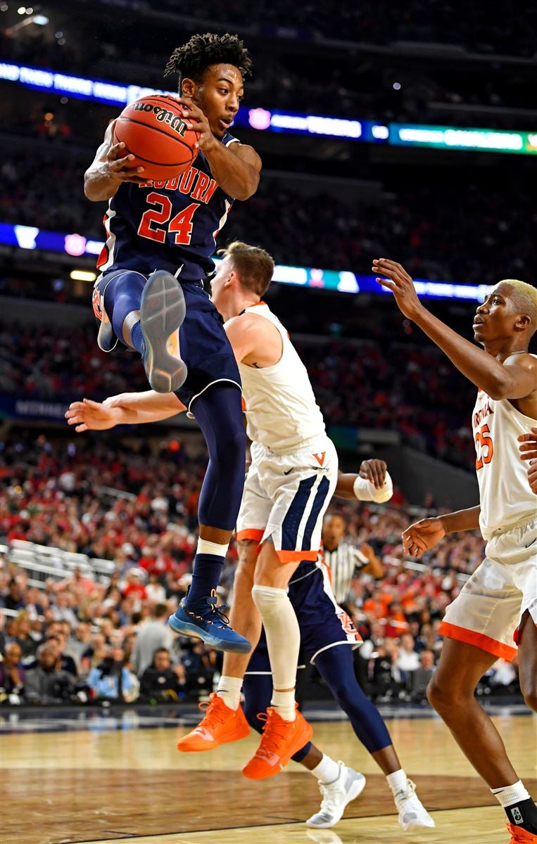 Scenes from Minneapolis: Auburn vs. Virginia