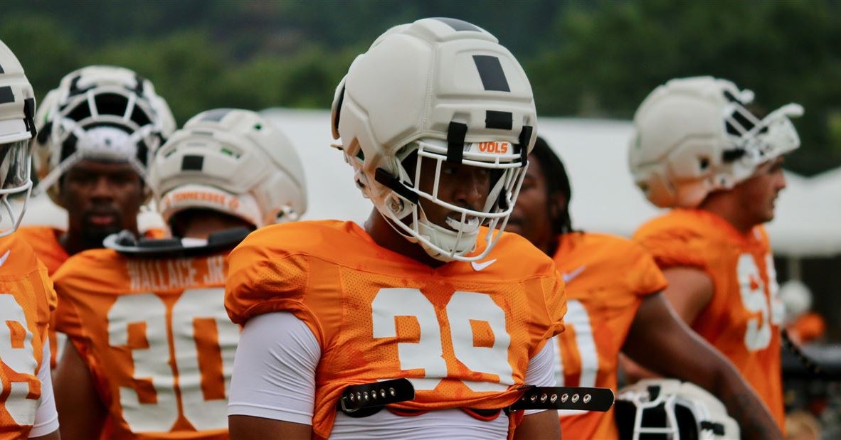 BREAKING: Tennessee DL/EDGE Jayden Loftin commits to Wisconsin