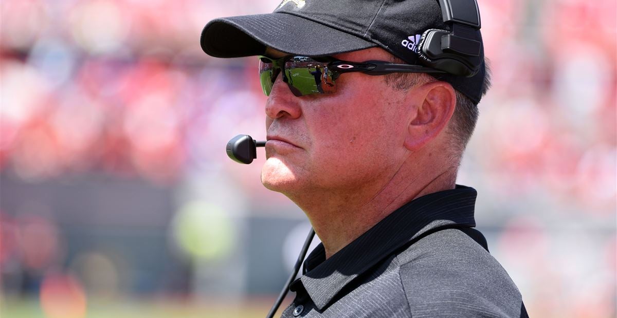 Emotional Mike Houston announces passing of his father