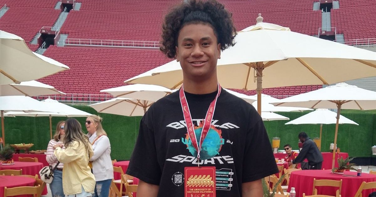 Freshman phenom DL Marcus Fakatou takes in first USC gameday visit
