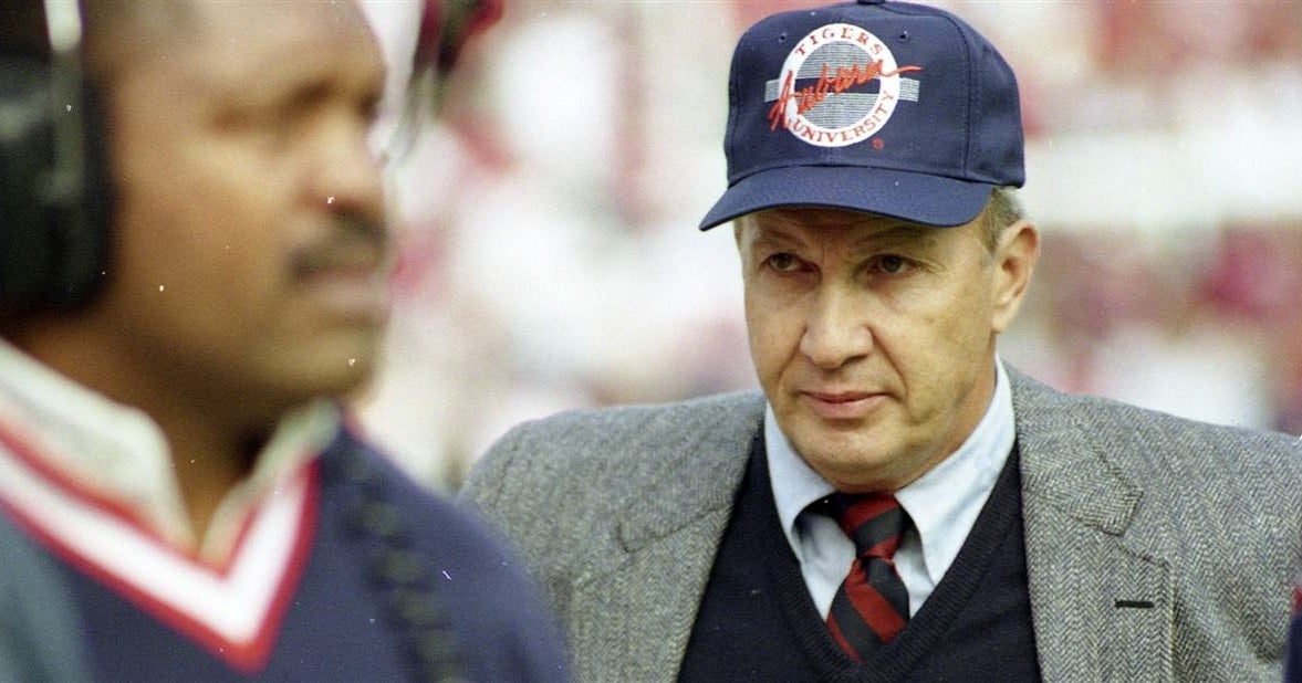 Pat Dye honored on floor of the U.S. House of Representatives