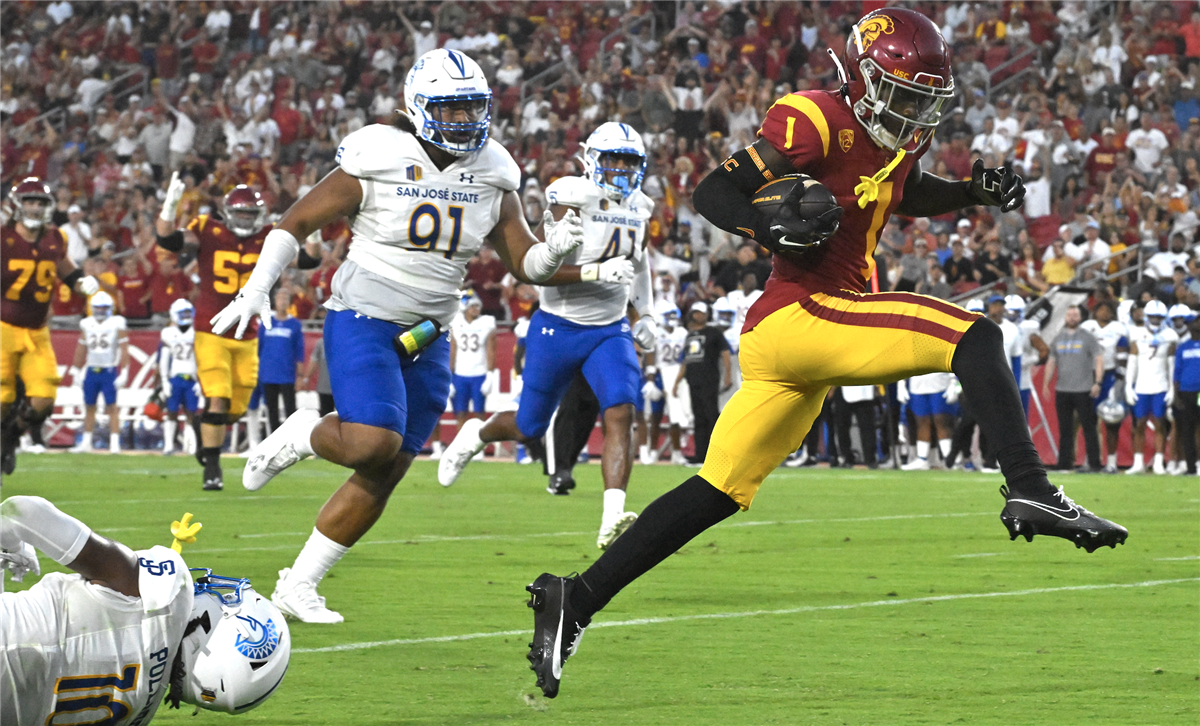 USC football freshman Zachariah Branch mesmerizes, draws Reggie Bush ...