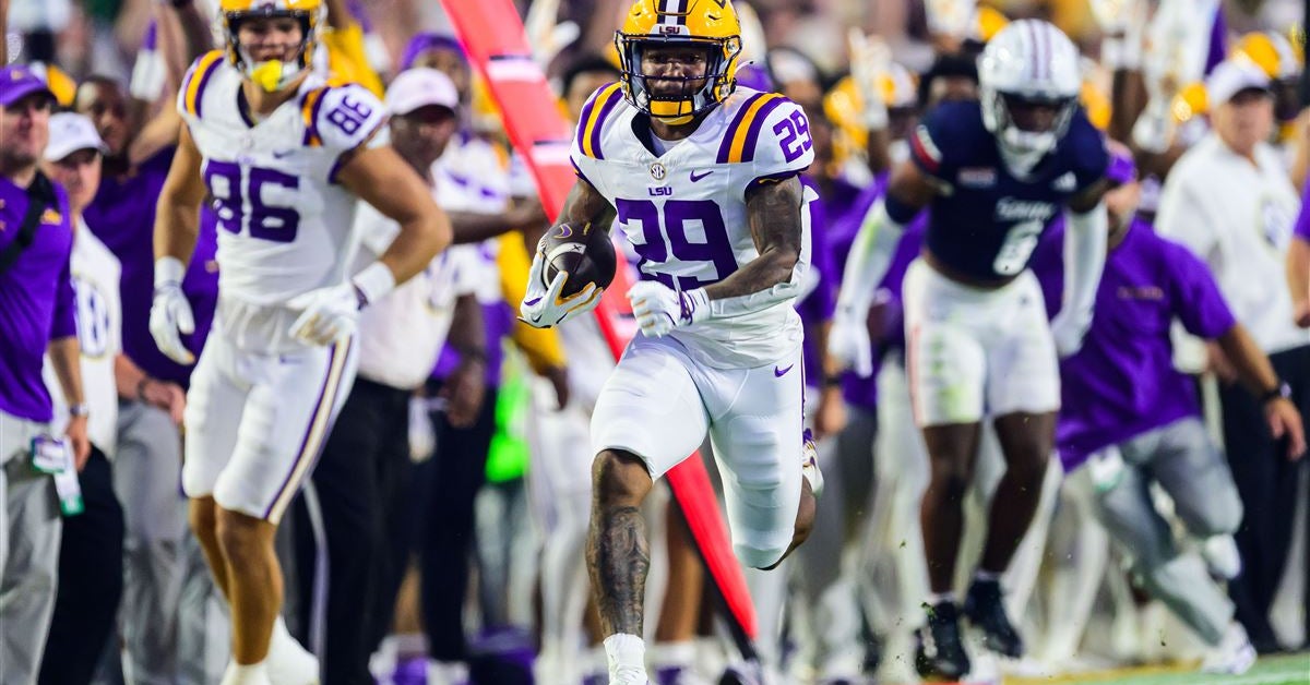 Garrett Nussmeier, Caden Durham land on Maxwell Award Watch list