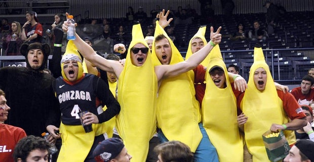 Gonzaga student nails half court shot off top of the backboard