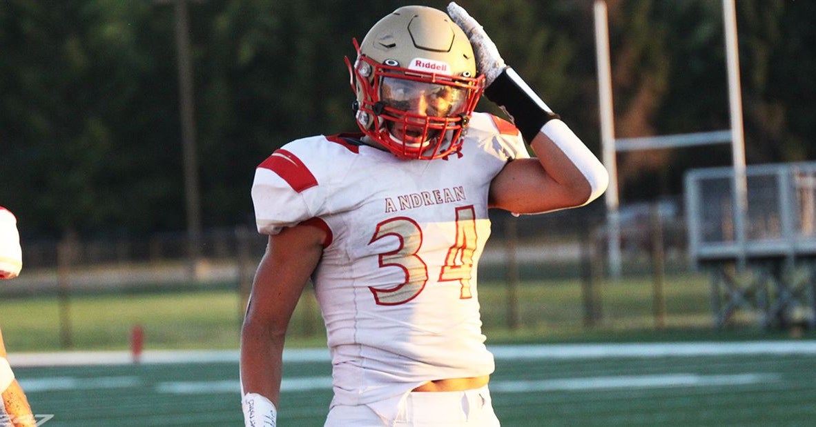 Five-star 2023 LB Drayk Bowen talking to a few