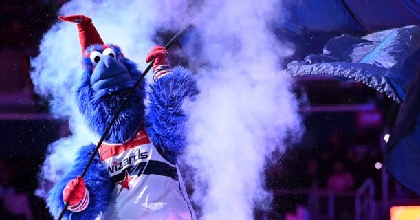WATCH: The Wizards' mascot threw ball at pee wee player's head during ...
