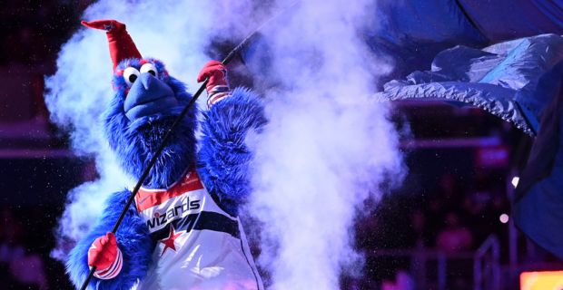 WATCH: The Wizards' mascot threw ball at pee wee player's head during ...