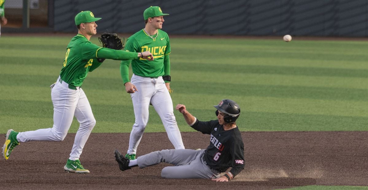 Underclassmen help lead Oregon to series victory over Seattle