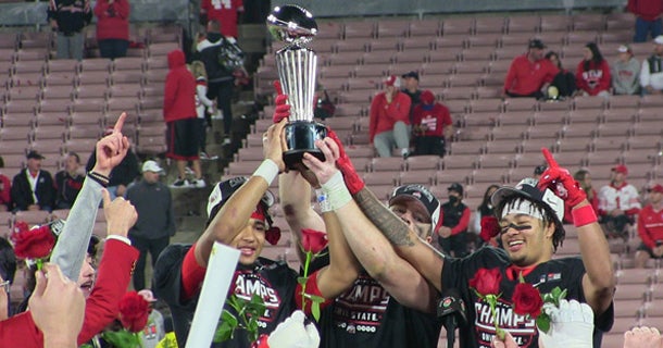 Watch: Rose Bowl trophy ceremony; Buckeyes belt out Carmen Ohio