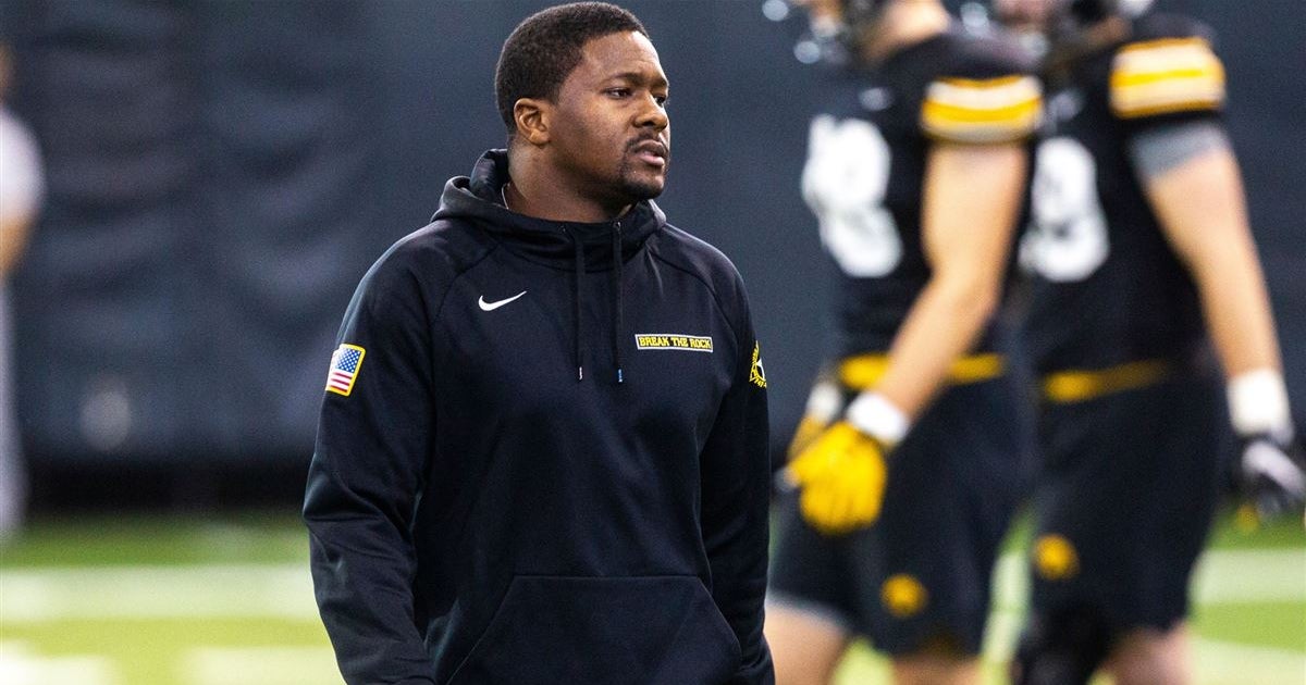 Report: Iowa running backs coach Derrick Foster 'expected to be hired ...