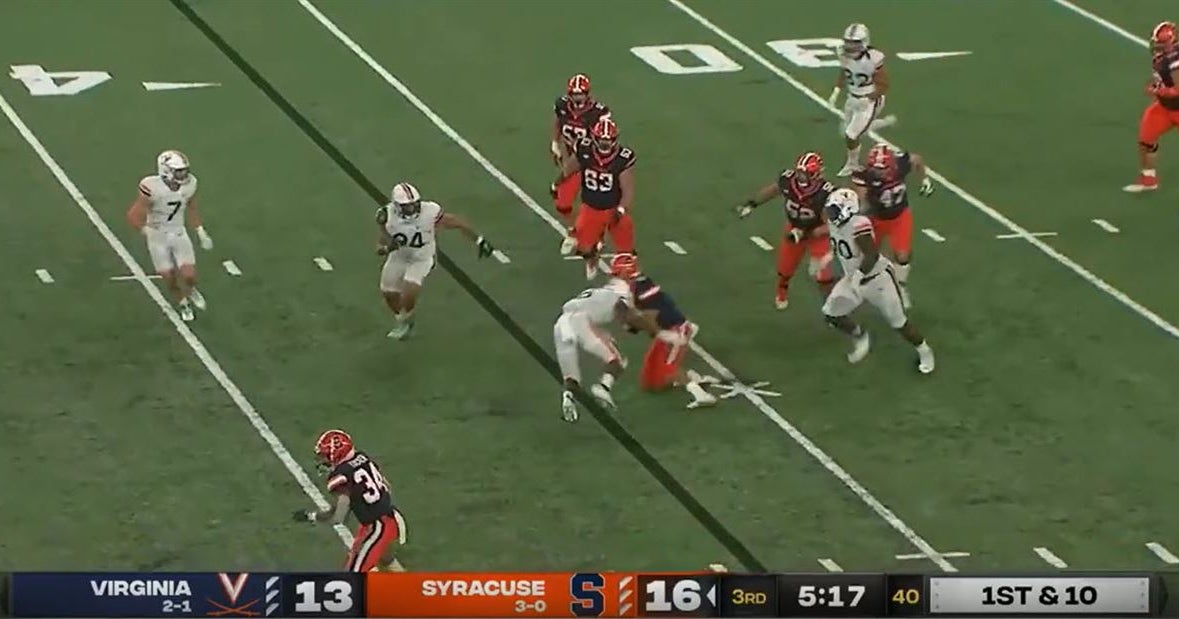 UVA LB Nick Jackson ejected for targeting hit on Garrett Shrader
