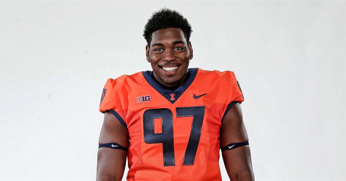 Media pays tribute after passing of former Illinois DL Bobby Roundtree