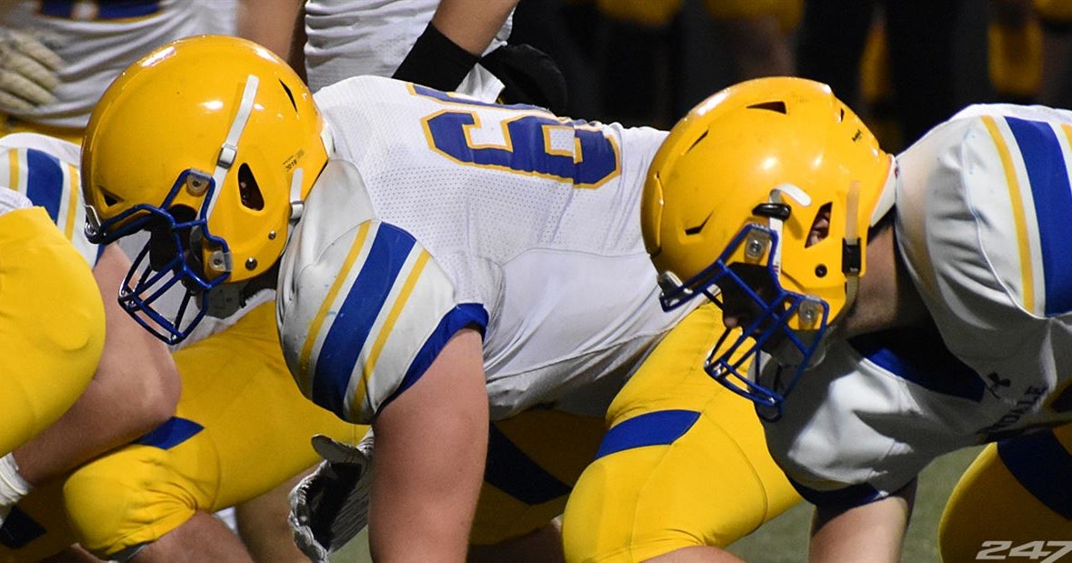 An opposing view of Husky OL Geirean Hatchett