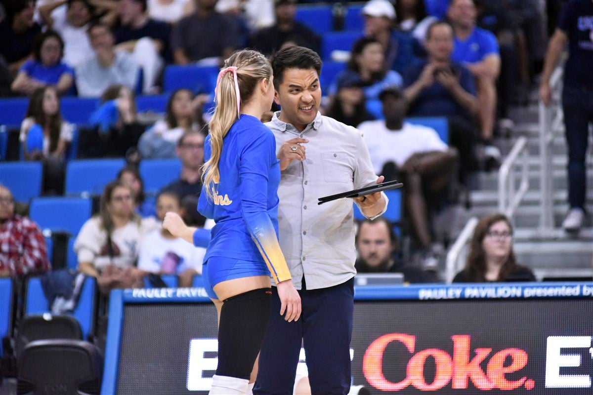 Women's Volleyball Photo Gallery: Bruins defeat Michigan State 3-0 in ...