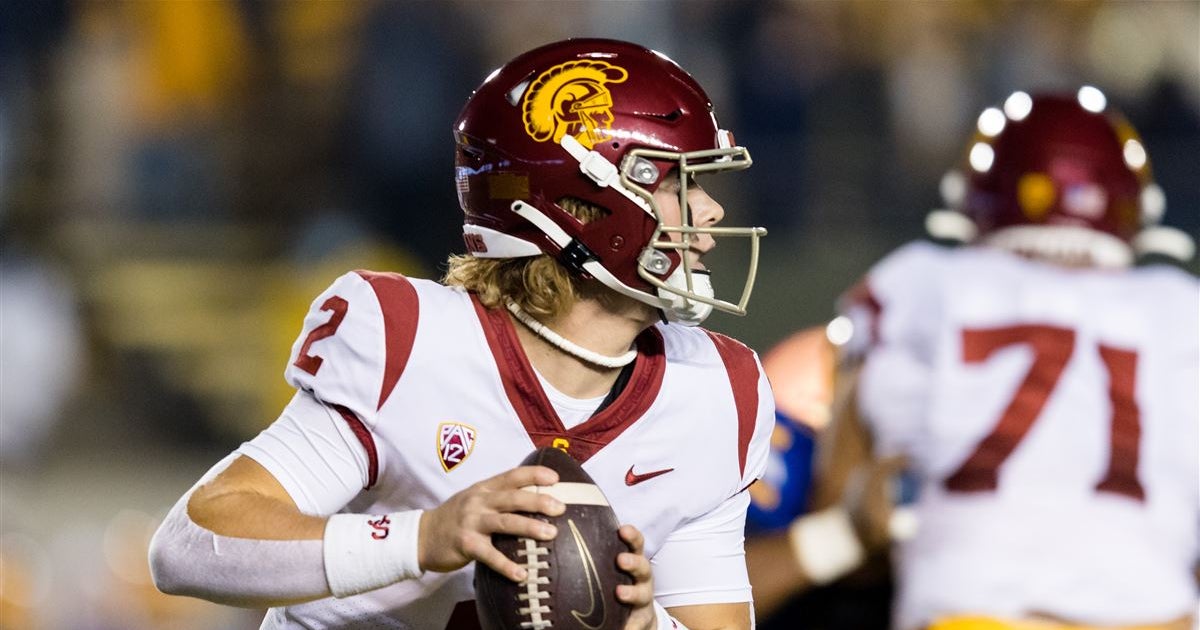 Jaxson Dart, Michael Trigg pose in Oklahoma uniforms during visit