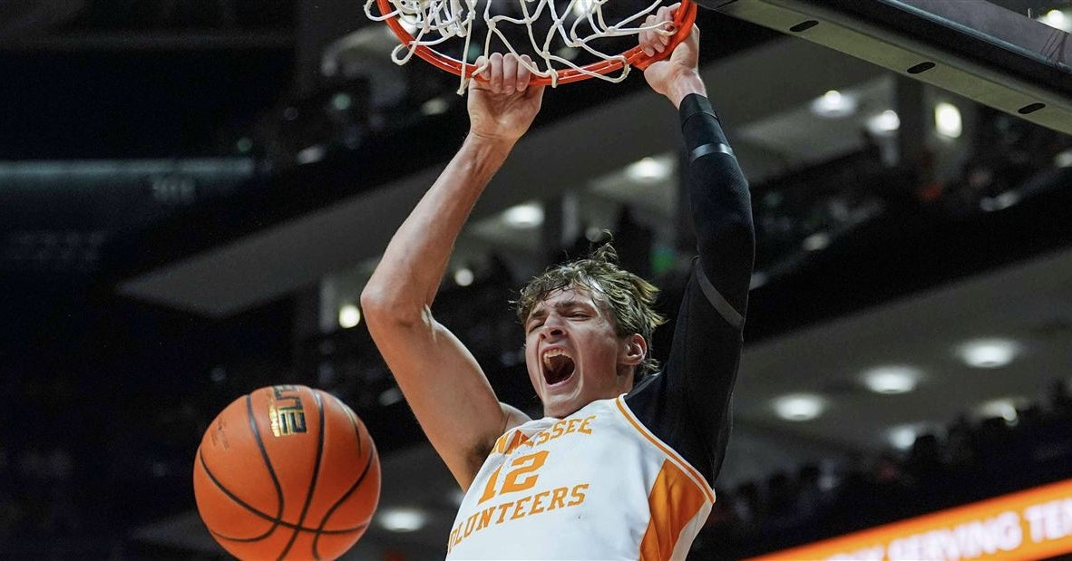 Tennessee basketball forward Cade Phillips intends to enter transfer portal