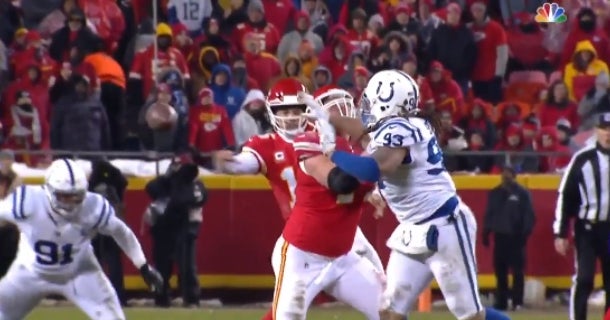 See a beautiful sidearm throw from Patrick Mahomes