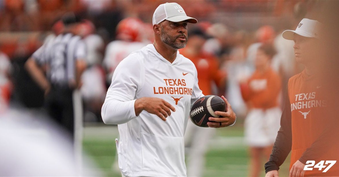 Texas WR coach Chris Jackson signs new contract with Longhorns